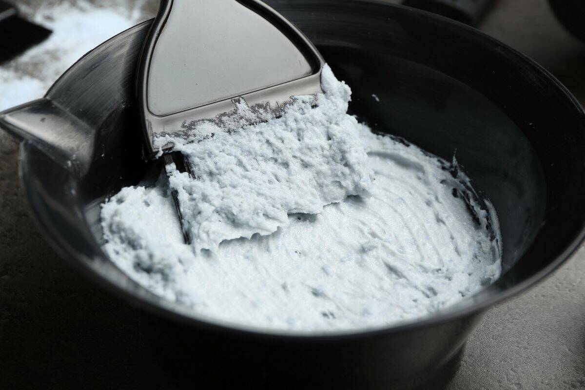 How to Mix Bleach Powder and Developer - Hair Explainer