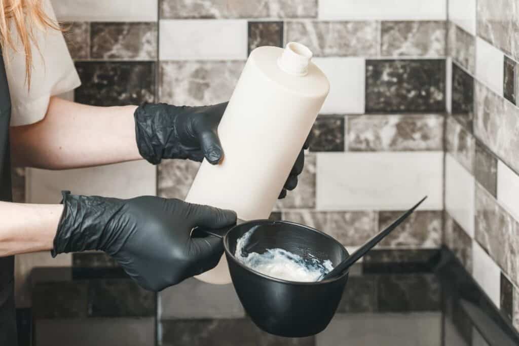How to Mix Bleach Powder and Developer - Hair Explainer