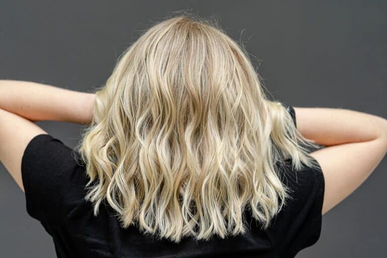 How to Mix Bleach Powder and Developer - Hair Explainer