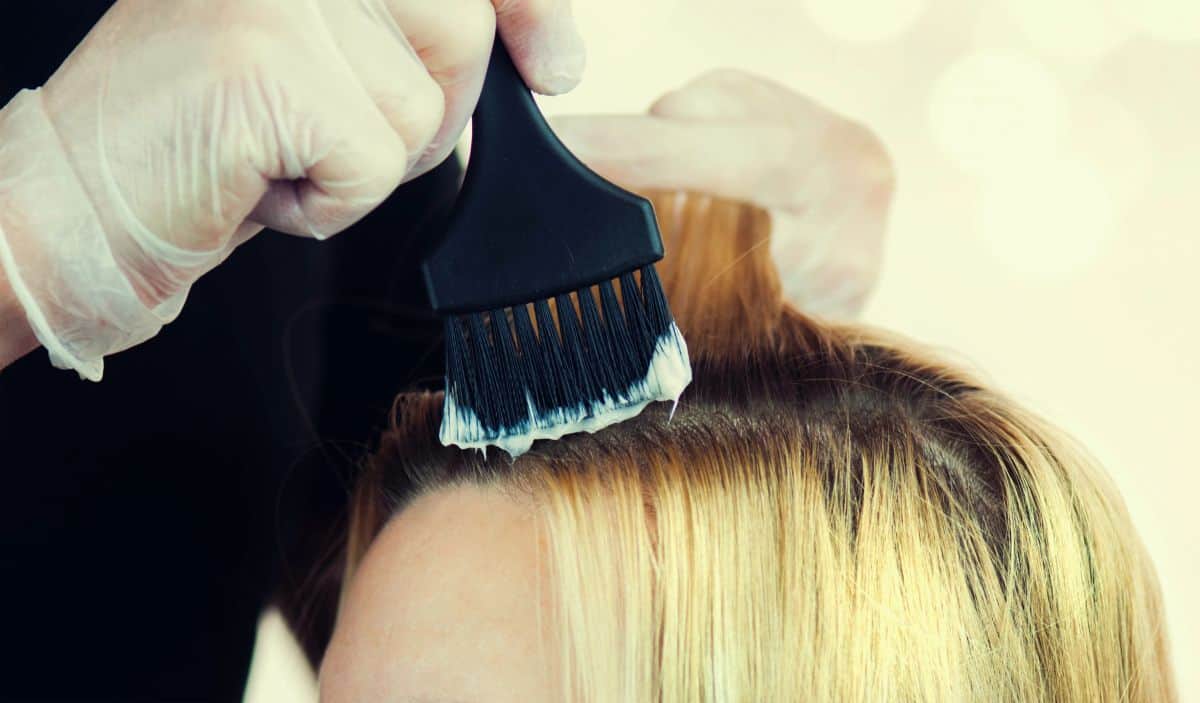 How to Mix Bleach Powder and Developer - Hair Explainer